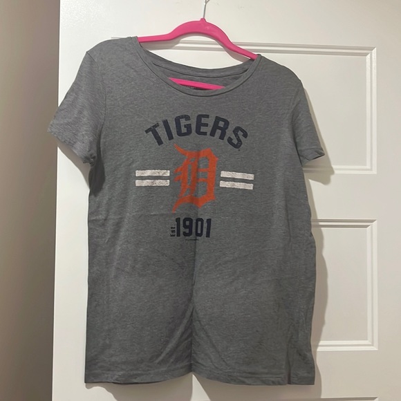 Genuine Merchandise | Tops | Xl Detroit Tigers Tshirt Genuine Merchandise | Poshmark